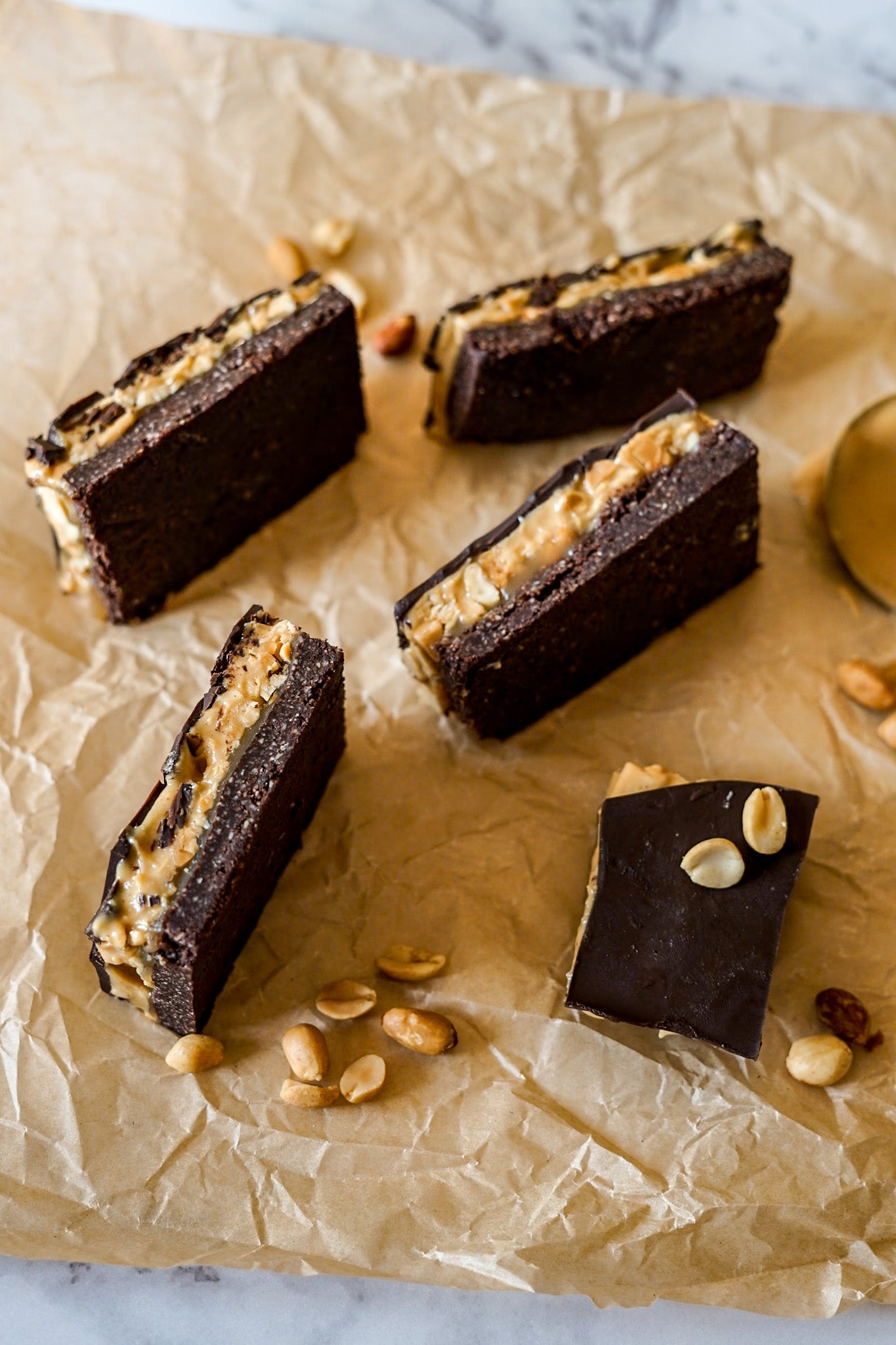 Barres gourmandes sans cuisson style « Snickers » | Mille et Une Noix